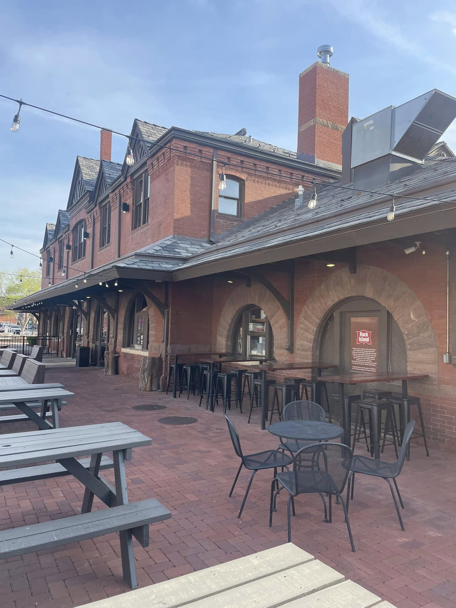 Christmas Pop-up Bars and Holiday Igloos in Wichita 2025