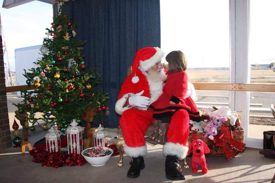 Santa arrives in Wichita by helicopter for breakfast with kids, plus ...